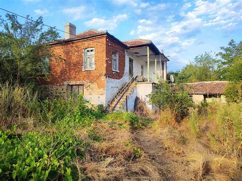 продавам къща Двуетажна къща 170 кв м РЗП 2000 кв м двор Къщи Вили Факия Продавам къщ