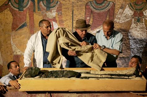 A Dagger Found In King Tuts Tomb Was Made From A Meteorite Maxim