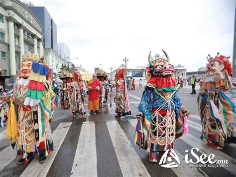 Өнөөдөр зуны сарын шинийн 1 ний өдөр тохиож байна Isee Mn