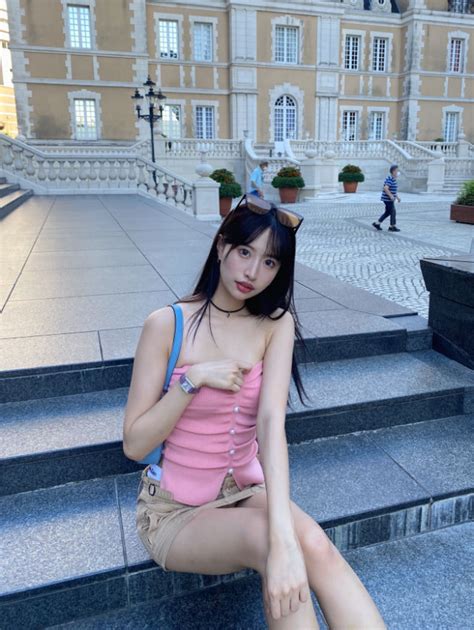 藤川らるむ、美脚を大胆披露した抜群スタイルの夏服ショット公開 Entame Next アイドル情報総合ニュースサイト
