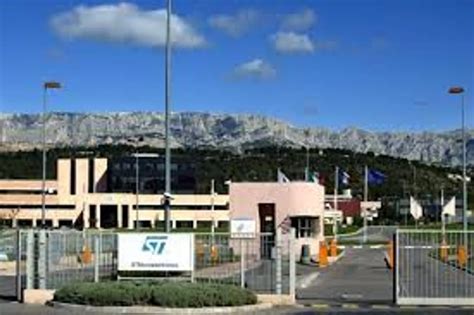 Stm To Enable Higher Performance Cloud Optical Interconnect In Datacenters And Ai Clusters