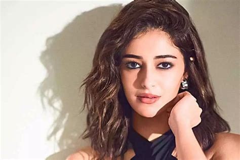 Ananya Pandey Viral Clip अनन्या पांडे की क्लिप वायरल यूजर्स बोले