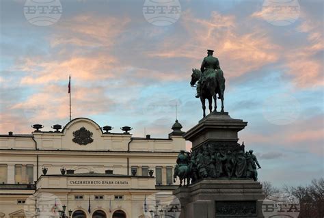 Кръглата маса за енергията от възобновяеми източници в парламента започна със спор Утро