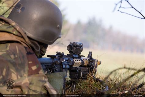 Colt C7 en C8 geweer - Defensie­Fotografie