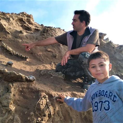 La Brujer A A Mbapp Soldados Con T Nicas Negras Y La Madre Como L Der De La Banda