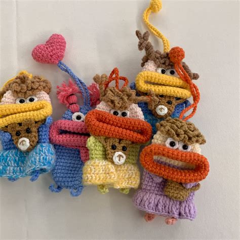 브리에모먼트 10차재입고 못난이입술 니트 뜨개 인형 에어팟 차키 케이스 특이한선물 특별한선물 커플 우정 에어팟케이스