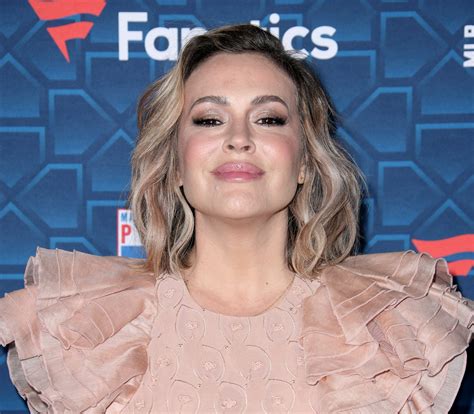 Alyssa Milano 50 Ans Dévoile Ses Fesses Lors Dun Voyage Entre Copines Pour Son Anniversaire