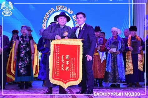 Яруу найрагч Д Галсансүх Монголын яруу найргийн наадмын шагнал ийм