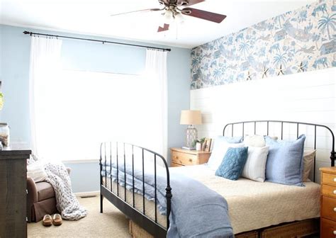 26 Coastal Farmhouse Bedrooms To Inspire A Beachy Refresh