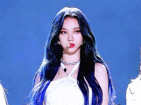 공연중 여신포스 카리나  움짤와고콘 와이고수