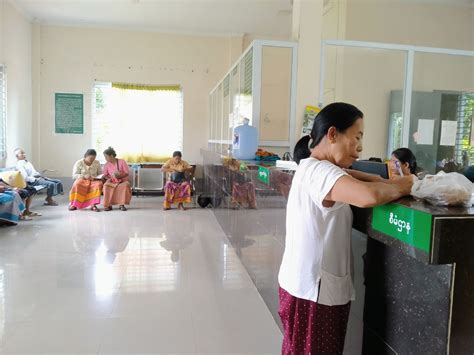 မိုင်းနောင်မြို့ မြန်မာ့စီးပွားရေးဘဏ်တွင် မိဘပင်စင်စားများအား ပင်စင