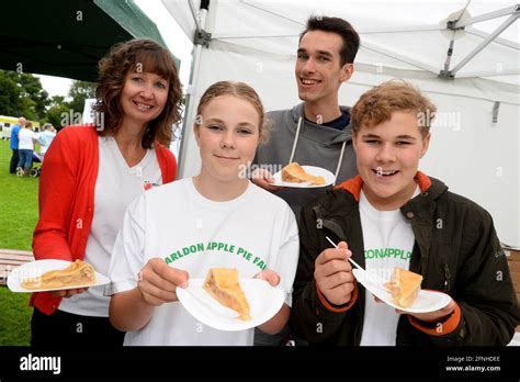 Marldon Apple Pie Fair 2017 Debbie Gub Morgan Burrows Samuel