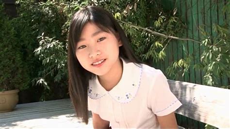 【早坂美咲】歳少女のスクール水着の胸の膨らみやビキニのマンスジ【画像】 いちごキャンディ ジュニアアイドル