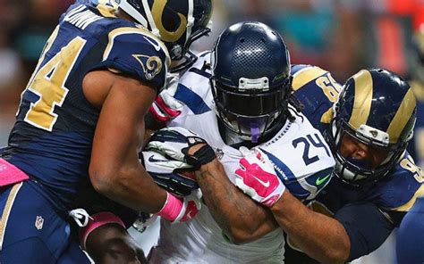 Super Bowl 49 Heres What Its Like Trying To Tackle Marshawn Lynch
