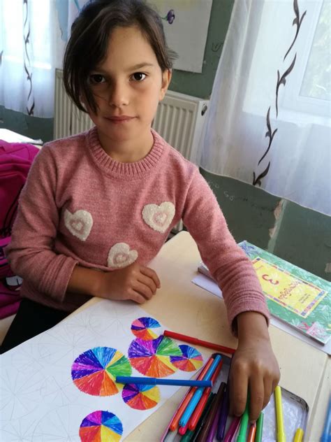 ხელოვნების კლუბი პალიტრა გამოფენა ფერთა სამყარო