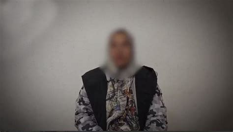 تصاویر اعترافات دختر بی‌حجابی که روسری اش را در دست می‌چرخاند و