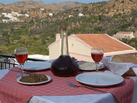 ΕΣΤΙΑΤΟΡΙΑ ΒΑΣΙΛΗΣ ΠΑΡΑΔΟΣΙΑΚΗ ΤΑΒΕΡΝΑ ΜΕΛΑΝΕΣ ΝΑΞΟ