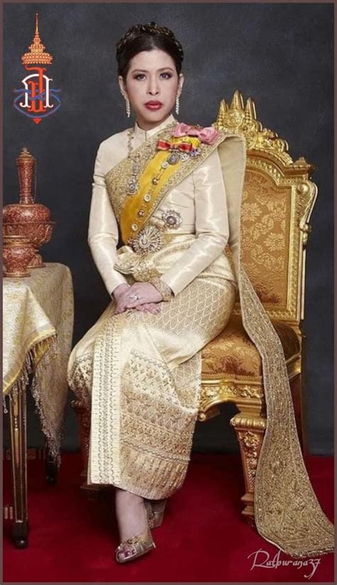 ปักพินโดย Taparus Chai ใน Kingandqueen Rama 9 กษัตริย์ เจ้าหญิง ผู้หญิง