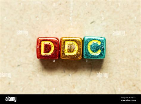 Bloc Alphabétique De Couleur Métallique Dans Le Mot Ddc Abréviation De