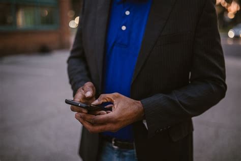 Un Père Corrompt Sa Fille De 14 Ans Des Textos Sidérants Et Abominables