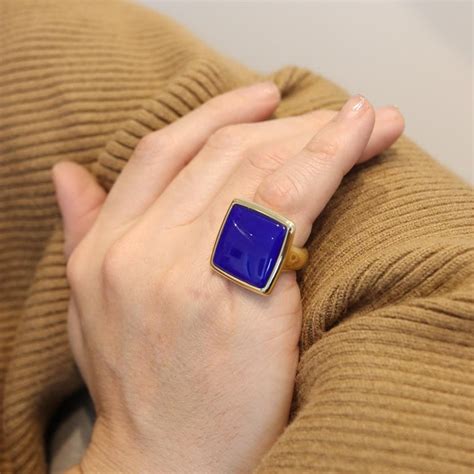 Vhernier Milano Sculptural Cocktail Ring In 18kt Yellow Gold With Lapis And Quartz For Sale At