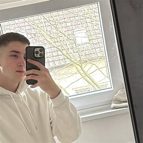 Pascal Offizielle Pascal • Threads Say More