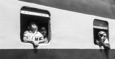 무료 이미지 사람들 거리 시티 도시의 다카 기차 철도 차량 스타일 검정색과 흰색 자동차 조명 대중 교통