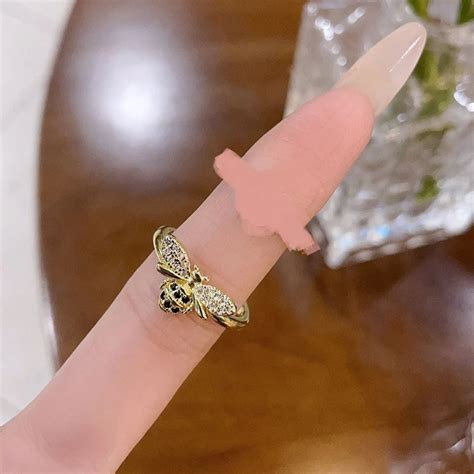 Bee Zirconia Ring Class And Curve