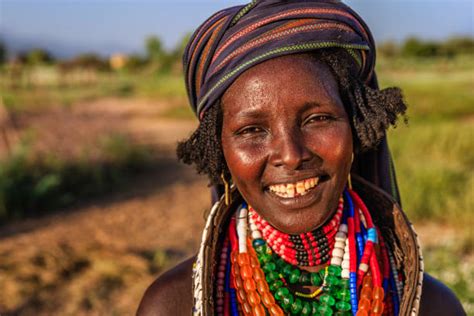 130 Arbore People Foto Foto Stok Potret And Gambar Bebas Royalti Istock