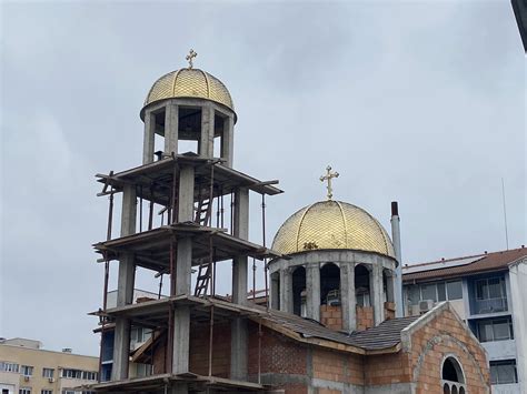 С водосвет бяха поставени куполите на църквата „Св Царей Константин и Елена“ в с Айдемир