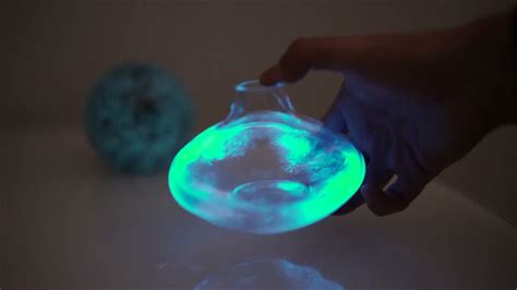 Bioluminescent Algae Lamp
