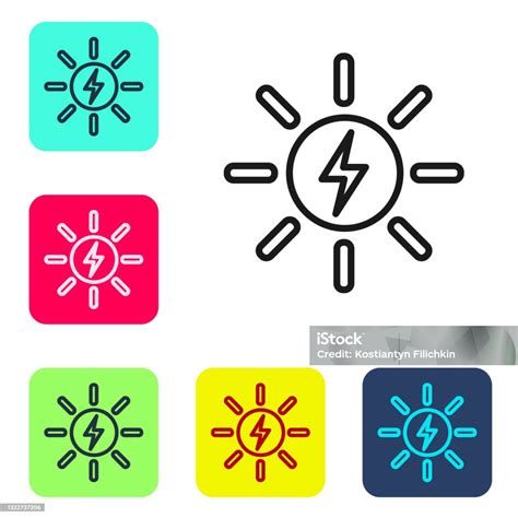 흰색 배경에 격리 된 검은 줄 태양 에너지 패널 아이콘 번개 기호와 태양 색상 정사각형 단추로 아이콘을 설정합니다 벡터 0명에