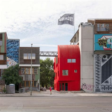Som Covers Computing College At Mit In Large Glass Shingles