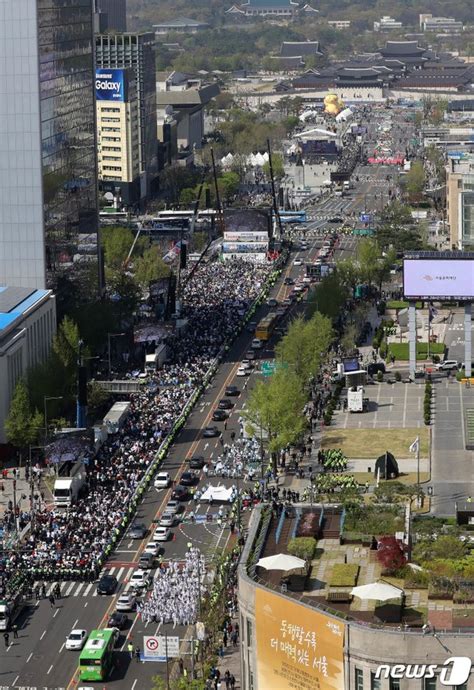 화려한 부활절 퍼레이드 행진 네이트 뉴스