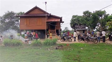 ម្តាយ ឪពុក នឹក ស្មាន មិន ដល់ ថា កូនស្រី របស់ គាត់ ធ្វើ បែប នេះ Tnaot