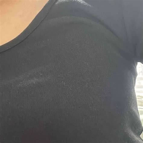 주문폭주2만장돌파어깨패드 5부소매 유넥 세미 슬림핏 크롭티 반팔티 반팔티셔츠 2color 에이블리 스토어