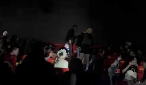 V Nh Ghen G Y Ch N Ng T I R P Chi U Phim D P T T H Ng Tri U Ng I Ch Ng Ki N V B S C