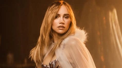 Suki Waterhouse Presents New Single Model Actress Whatever The