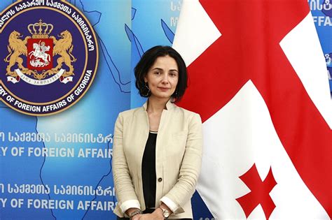 საფრანგეთში საქართველოს ელჩი ეკატერინე სირაძე დელონე გაძარცვეს