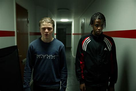 Solomon Njie Spelar Gängledare I Netflix ”i Dina Händer”