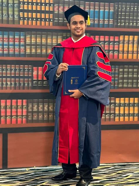 Doctorategraduation Dr Thiwanka De Fonseka 43 Comments