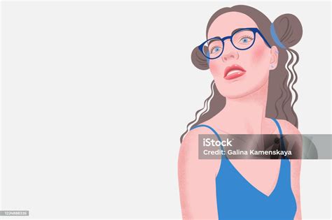 헤어 스타일 안경과 파란색 탱크 탑을 입고 여자의 초상화 흰색 배경에 메이크업 빨간 입술과 긴 머리와 젊은 아름다운 여자 현대 플랫 벡터 그림입니다 공간을 복사합니다 여성에