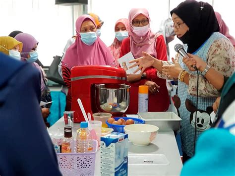 Wanita Bantu Cari Pendapatan Keluarga Utusan Malaysia