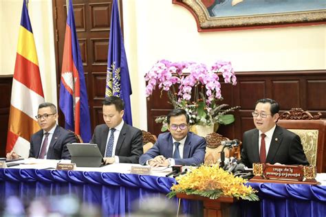 ឧបនាយករដ្ឋមន្ត្រី កើត រិទ្ធ