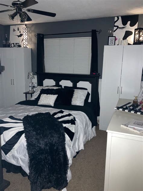 Black And White Bedroom Decor Ideas