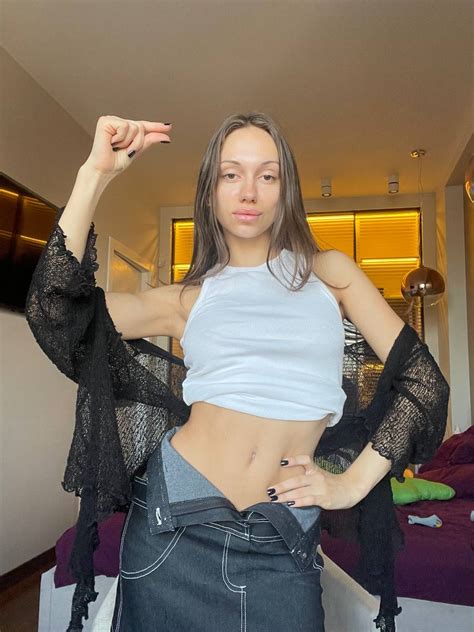 Mistress is bored and wants to control a good obedient boy so check comm.. : r/femaledominationBDSM