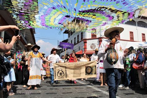 Participan 40 Comunidades En Desfile De Artesanos En Uruapan