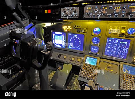 Filecockpit Of Boeing 737 700 Flight Simulator In 43 Off