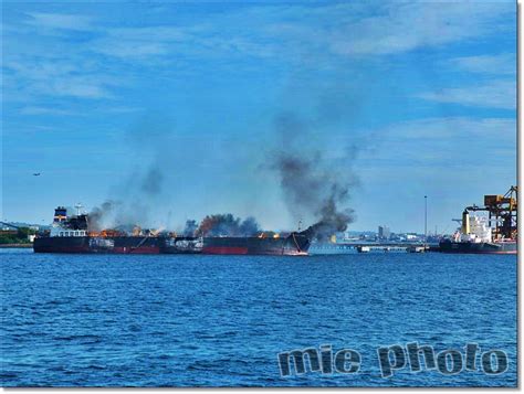 Gambar Kebakaran Kapal Mt Bunga Alpinia Di Labuan Mie