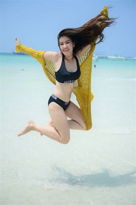 โอ๋ รุ่งระวี โพสท่าอวดหุ่นแซ่บริมทะเล